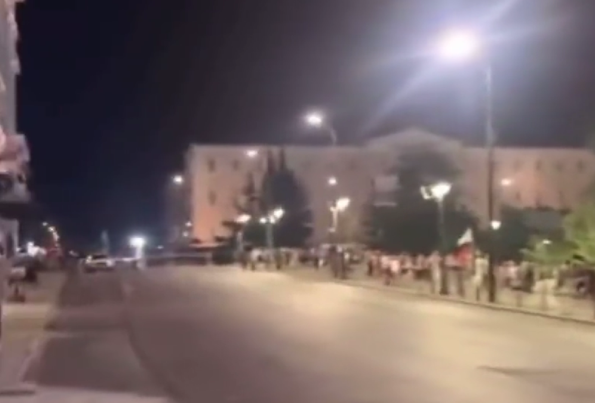 Τρεις κι ο κούκος στην ομιλία Τσίπρα στο Σύνταγμα - Ειδησεις Ελλαδας Σημερα