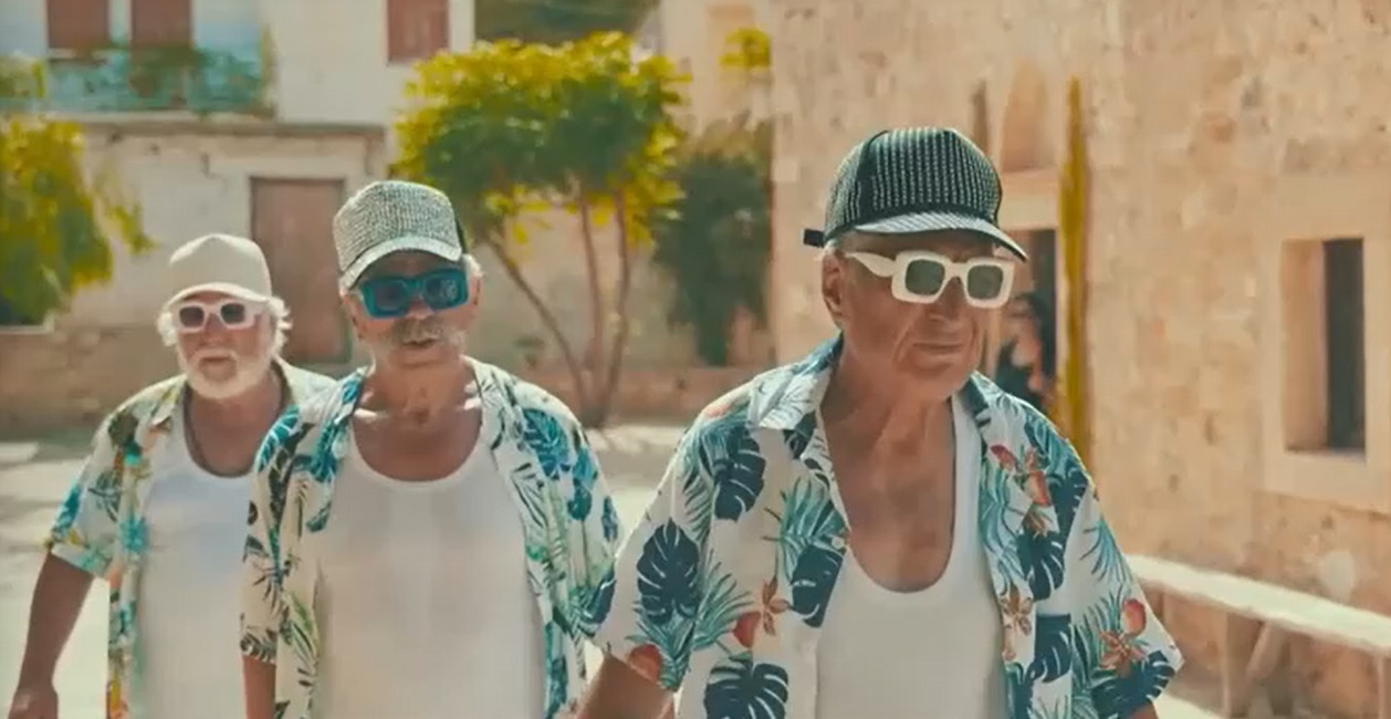 Επικό βίντεο: Κρητικοί παππούδες ανοίγουν βεντέτα με τις διάσημες ...